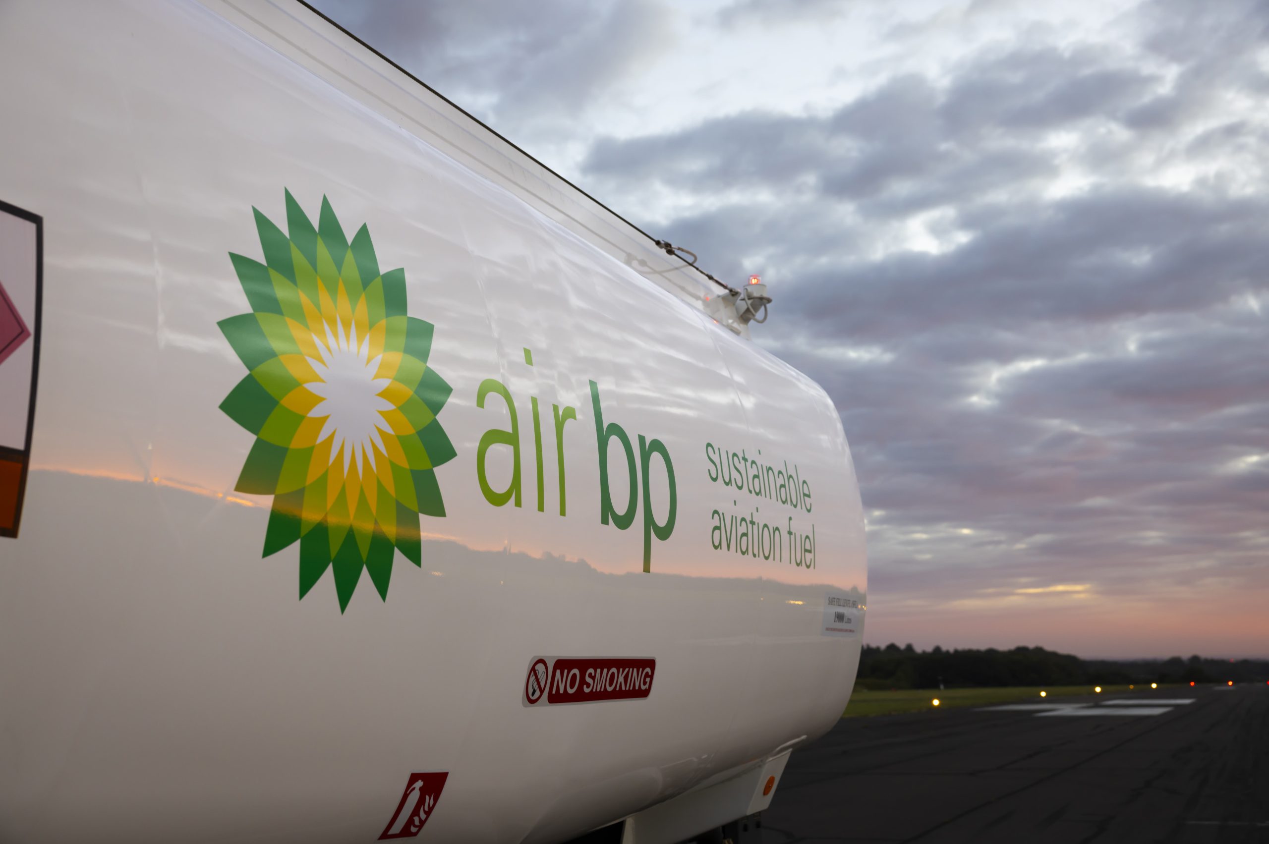 Air bp signs agreement with Airbus for aviation fuel, SAF supply | SAF ...